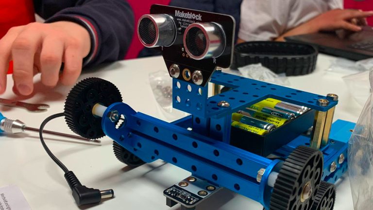 5 motivos por los que apuntar a tus hijos a un curso de robótica y ...